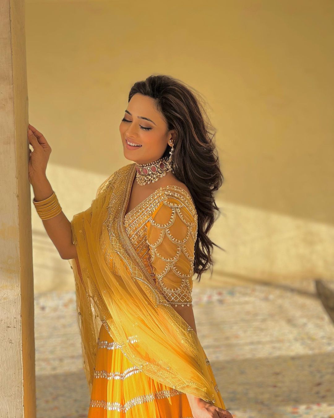 શ્વેતા તિવારીએ ફ્લૉન્ટ કર્યુ ડીપ નેક હાઈ ક્લીવેજ, જુઓ બોલ્ડ લુક Photos ...