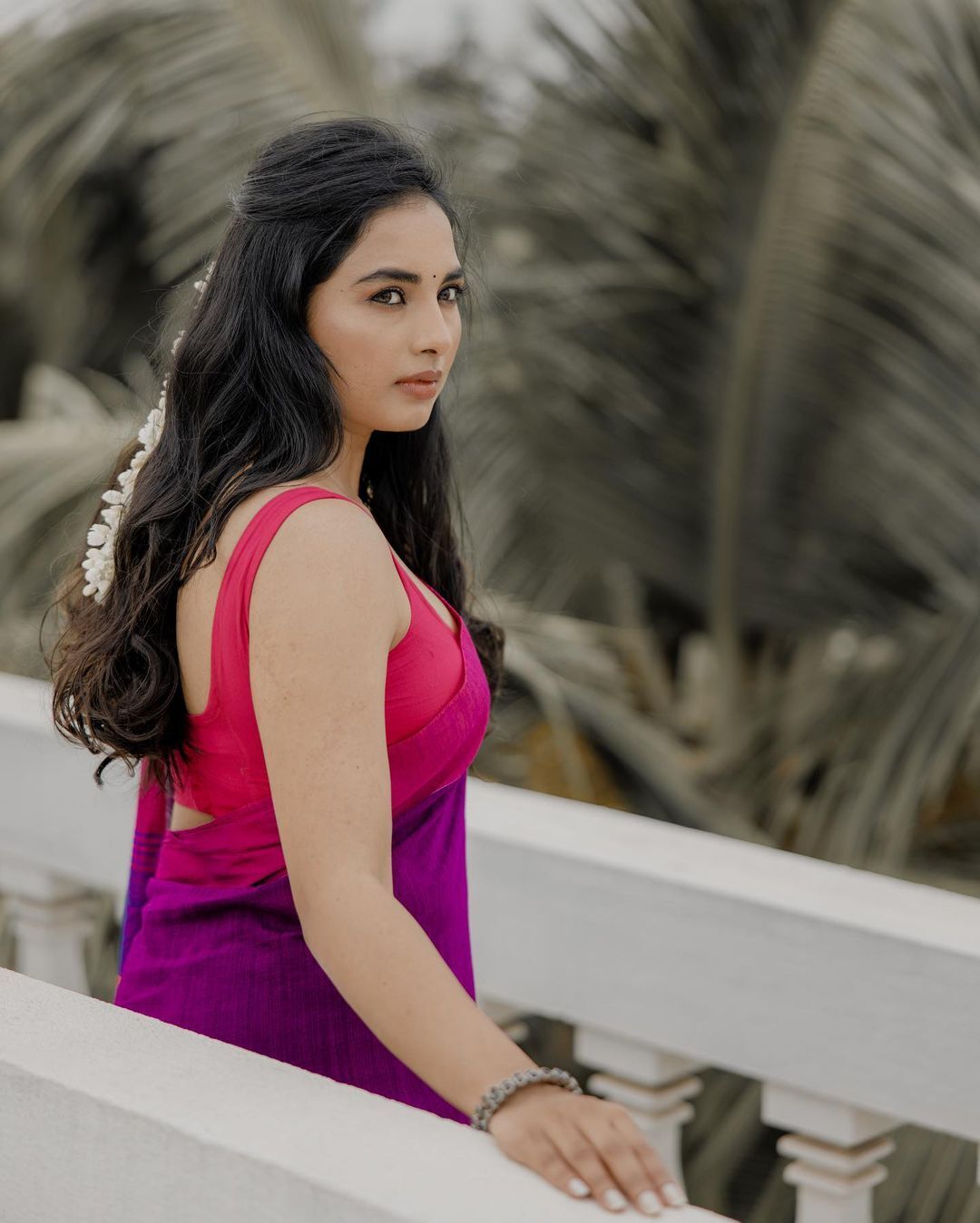 PHOTOS : சேலையில் சொக்கவைக்கும் அழகு.. சைடு போஸில் ஆளை மயக்கும் நடிகை ஸ்ருஷ்டி டாங்கே! | actress ...