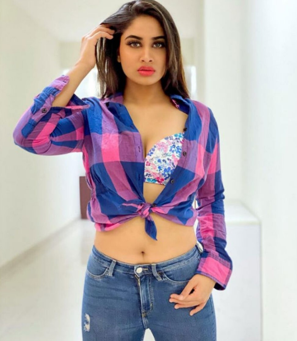 PHOTOS : ஹே அழகிய தீயே.. பிக் பாஸ் ஷிவானியின் லேட்டஸ்ட் கலக்கல் போட்டோஸ் இதோ.. | check out the ...