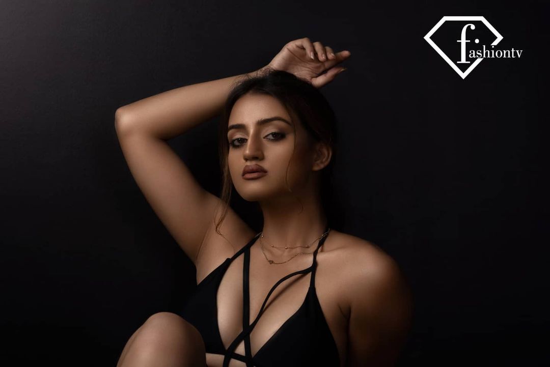 PHOTOS : பீச்சில் ஸ்டன்னிங் போஸ் கொடுத்த சோனாலி ராஜ்புத்.. கிறங்கடிக்கும் நச் போட்டோஸ் இதோ ...