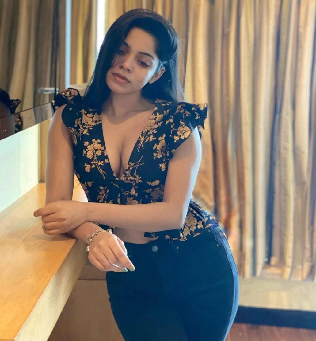 PHOTOS : பார்க்க பார்க்க திகட்டாத அழகு..! நடிகை திவ்ய பாரதியின் அசத்தல் க்ளிக்ஸ் இதோ ...