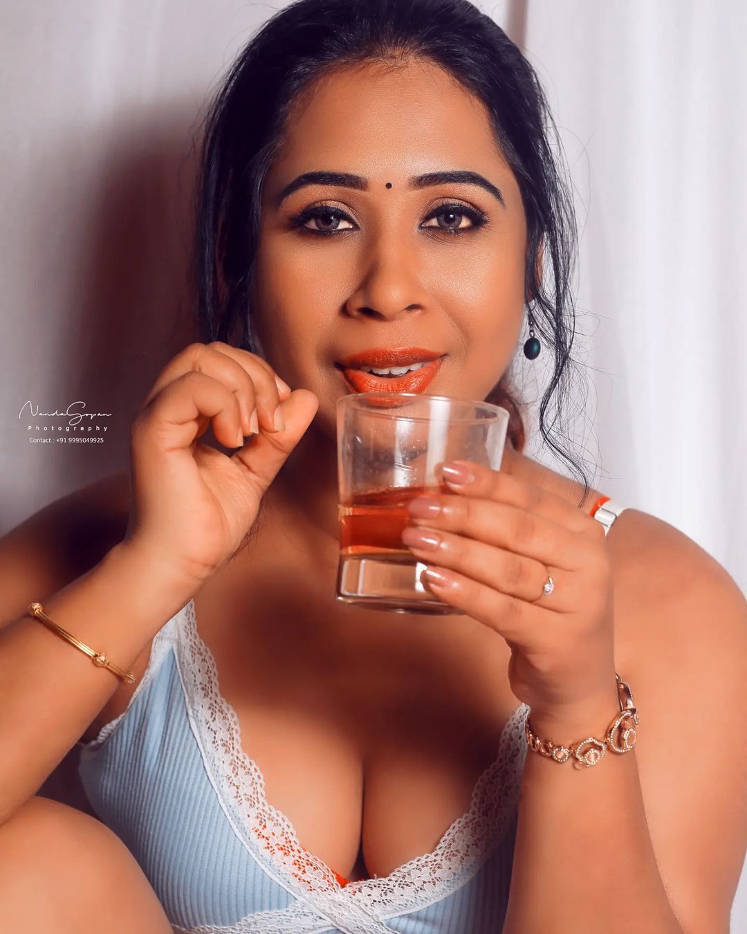 PHOTOS : சொக்கவைக்கும் அழகு! கேரள மாடல் அழகி கவுரியின் அசத்தல் போட்டோஸ் இதோ! | model gowri ...