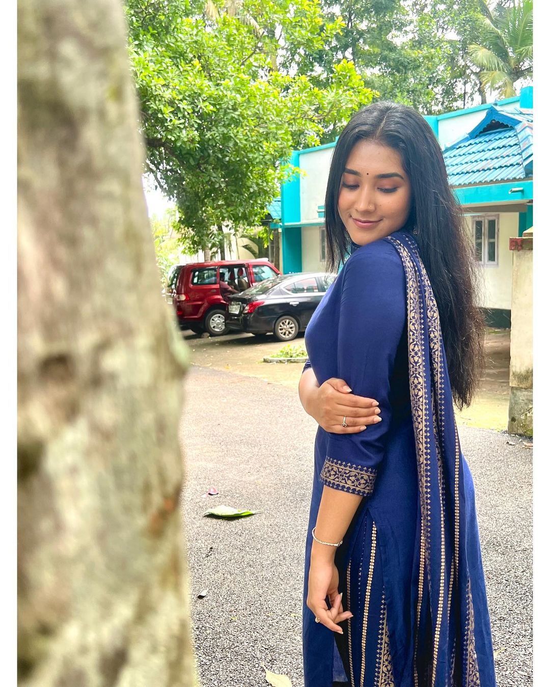 PHOTOS : சுடிதாரில் சும்மா சுண்டி இழுக்கும் சீரியல் நடிகை.. ஸ்ரீநிதியின் அசத்தல் பிக்ஸ் இதோ ...