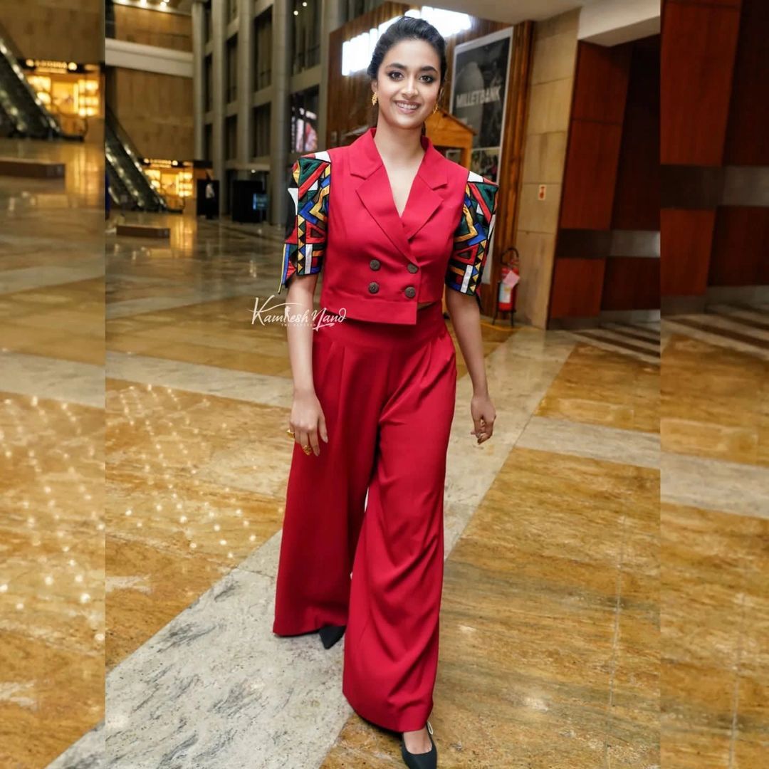 South Actress Keerthy Suresh Red Outfit Wins Heart When She Came To ...