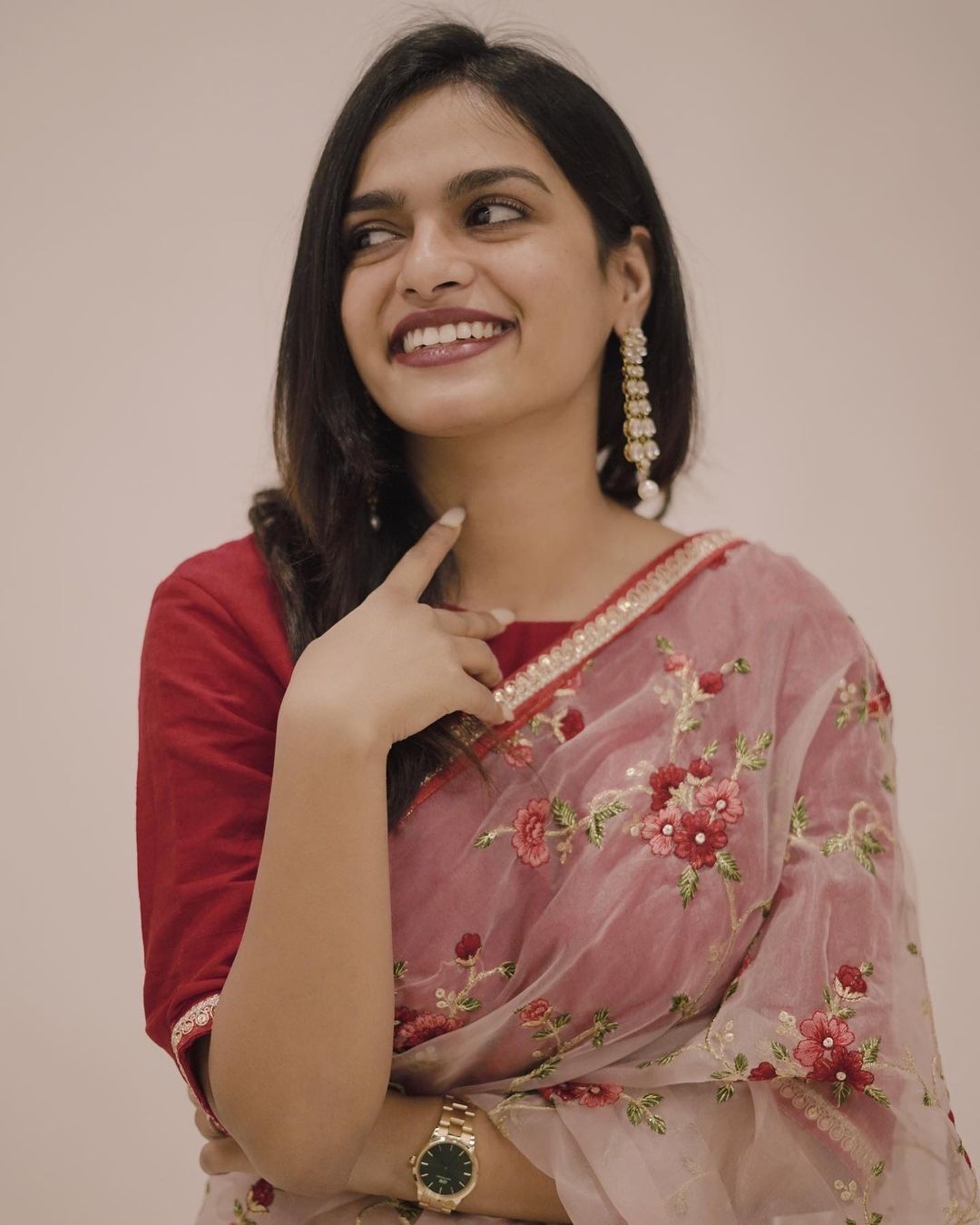 Suzhal Fame Gopika Ramesh's Gulab Printed Saree Goes Viral On Scial ...