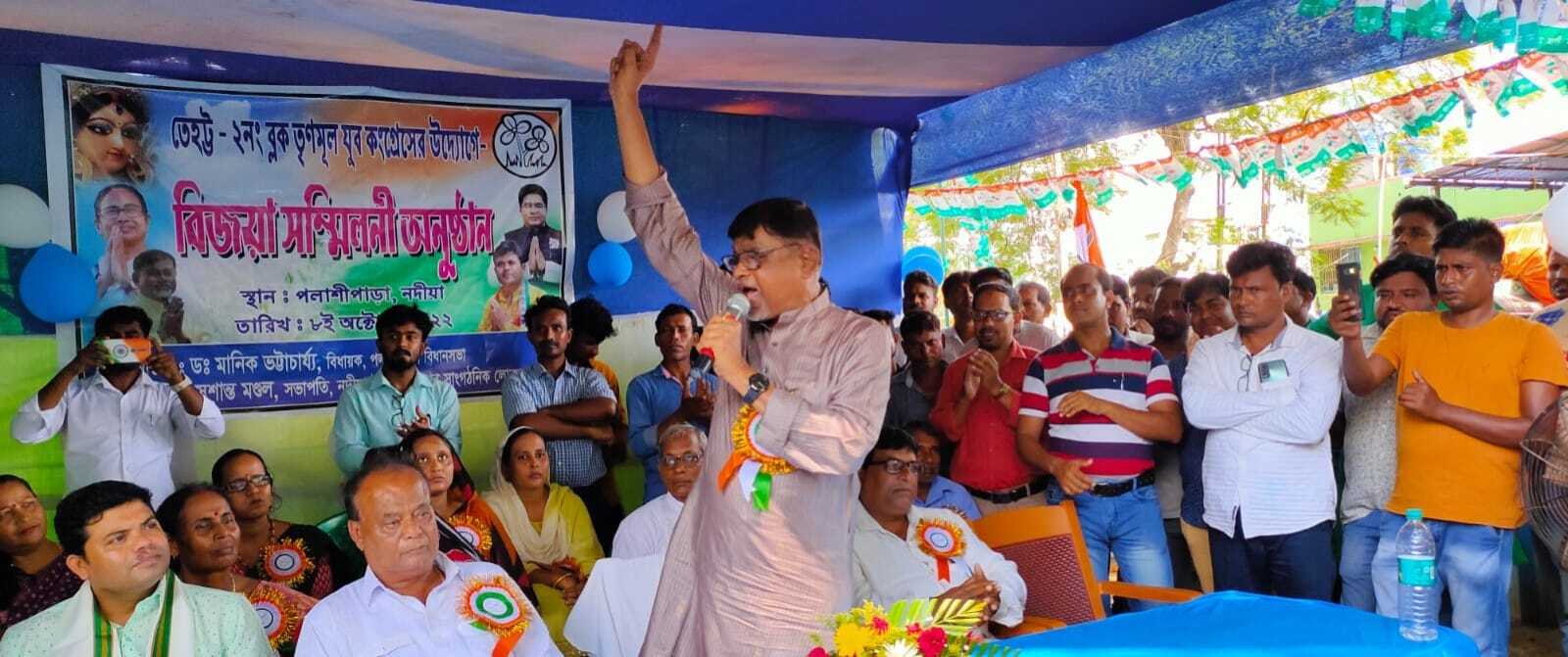 TMC বিধায়ক তথা প্রাথমিক শিক্ষা সংসদের প্রাক্তন চেয়ারম্যান মানিক ...