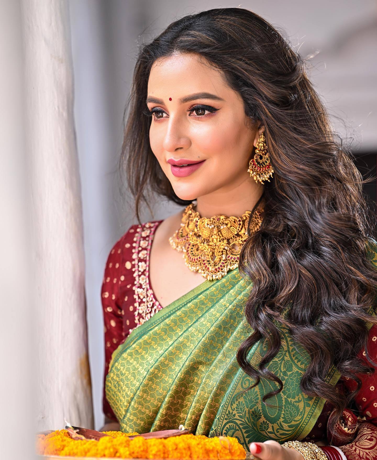 কালো রঙের স্লিট গাউনে মেদহীন থান ফ্লন্ট, শুভশ্রীর ছবি উষ্ণতা ছড়াচ্ছে ...