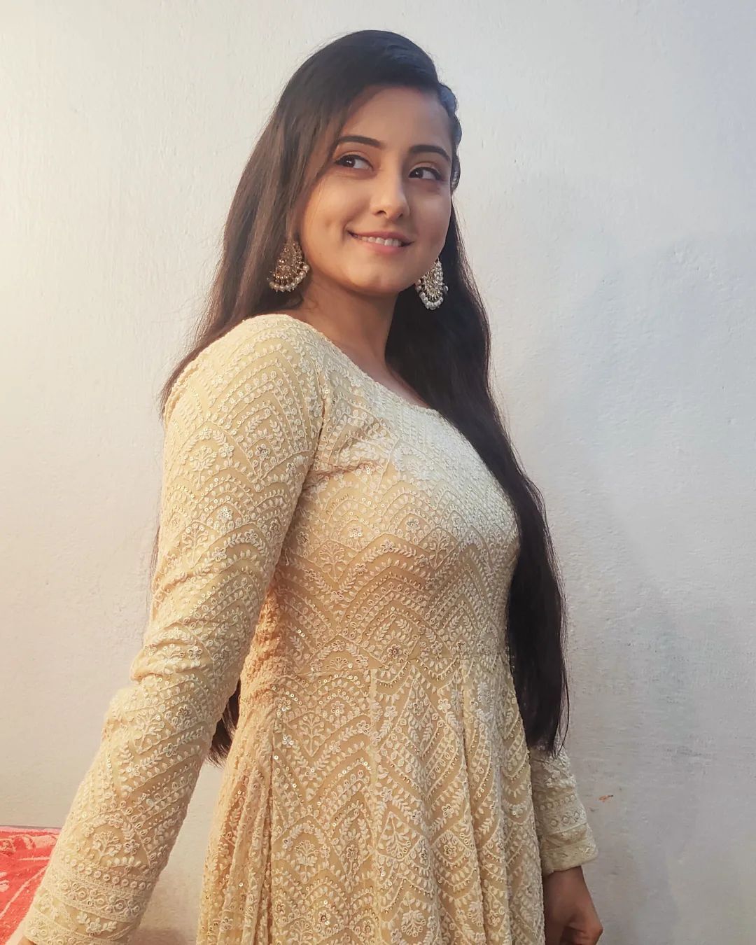 সাদা চুড়িদারে অপরূপা হয়ে উঠেছেন টেলি অভিনেত্রী শ্রাবণী ভুইয়াঁ, দেখুন ...