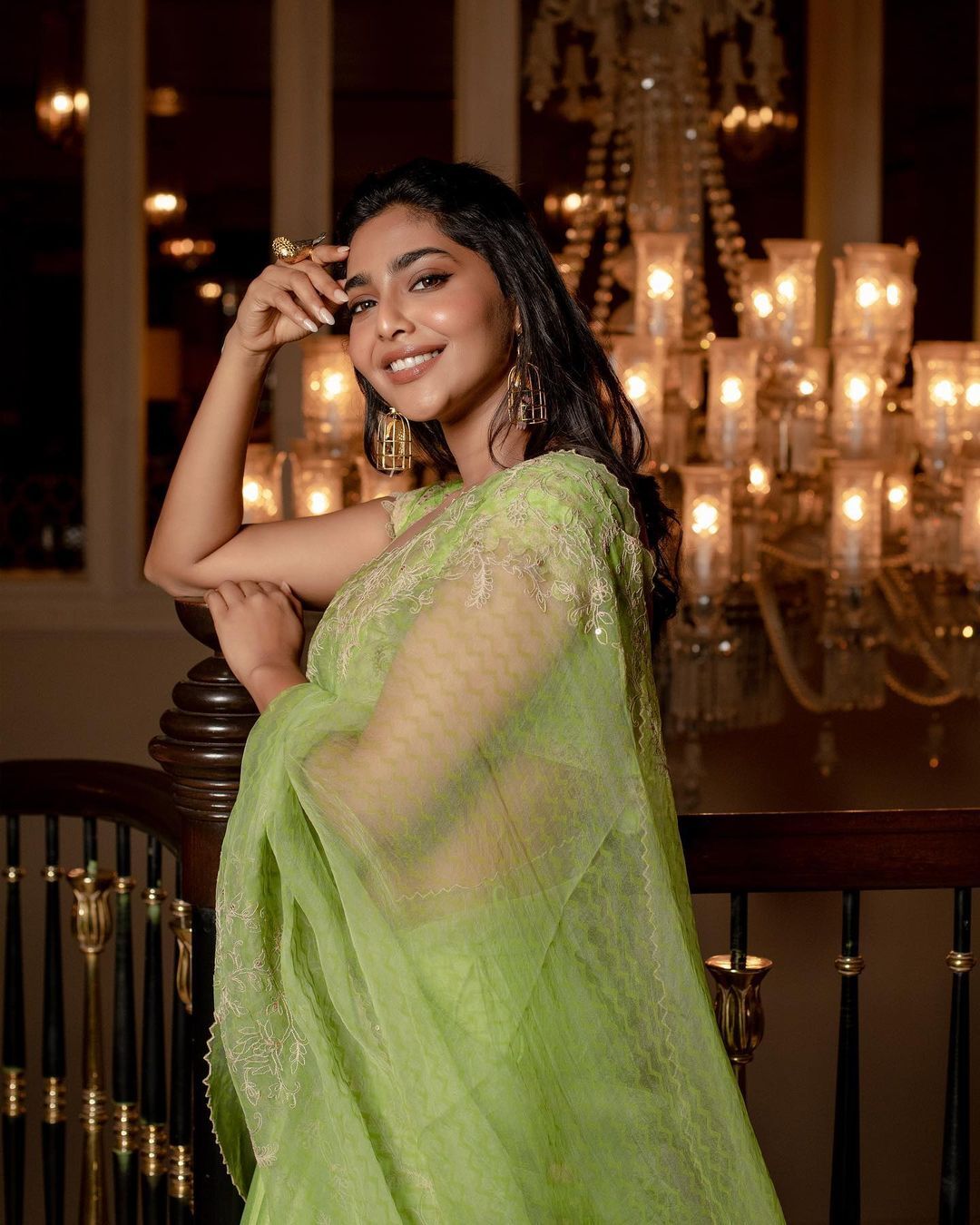 Actress Aishwarya Lekshmi New Stunning Royal Look In Green Half Saree ...