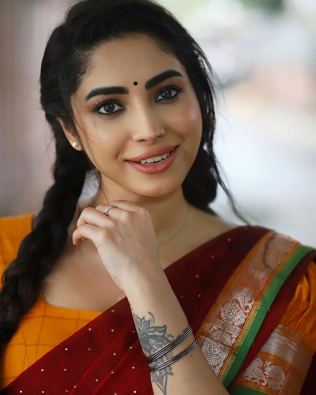 Actress Ameya Mathew New Stunning Tamil Traditional Look In Dhavani Is ...