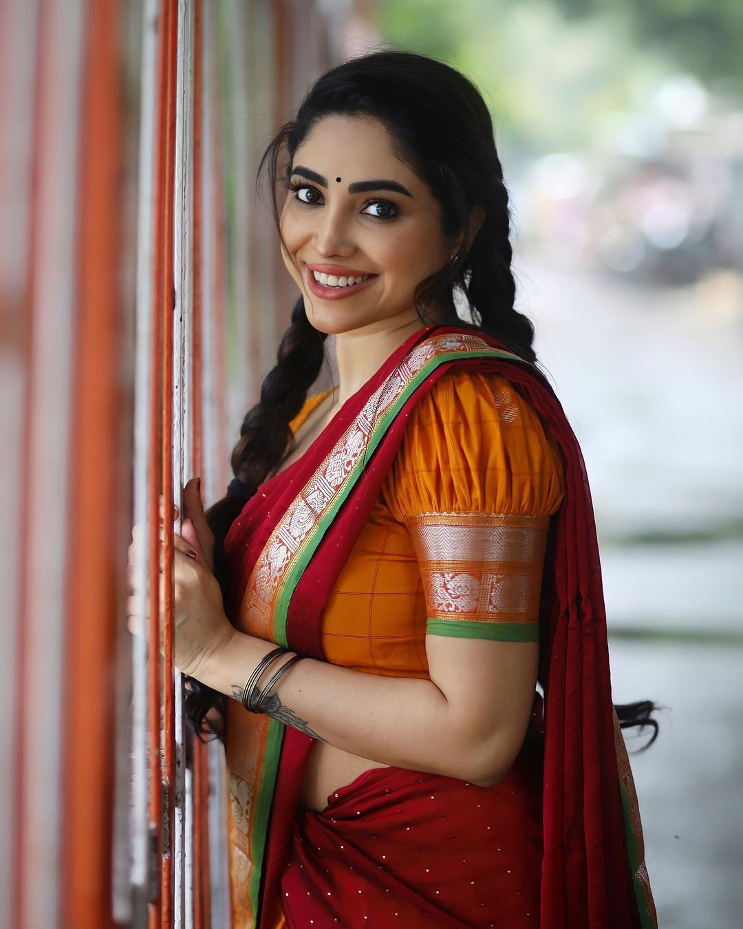 Actress Ameya Mathew New Stunning Tamil Traditional Look In Dhavani Is ...