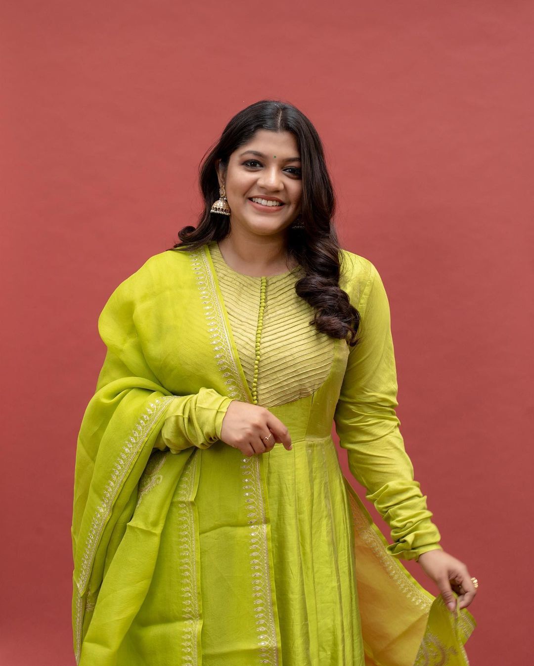 Actress Aparna Balamurali New Stunning And Bold Makeover In White ...