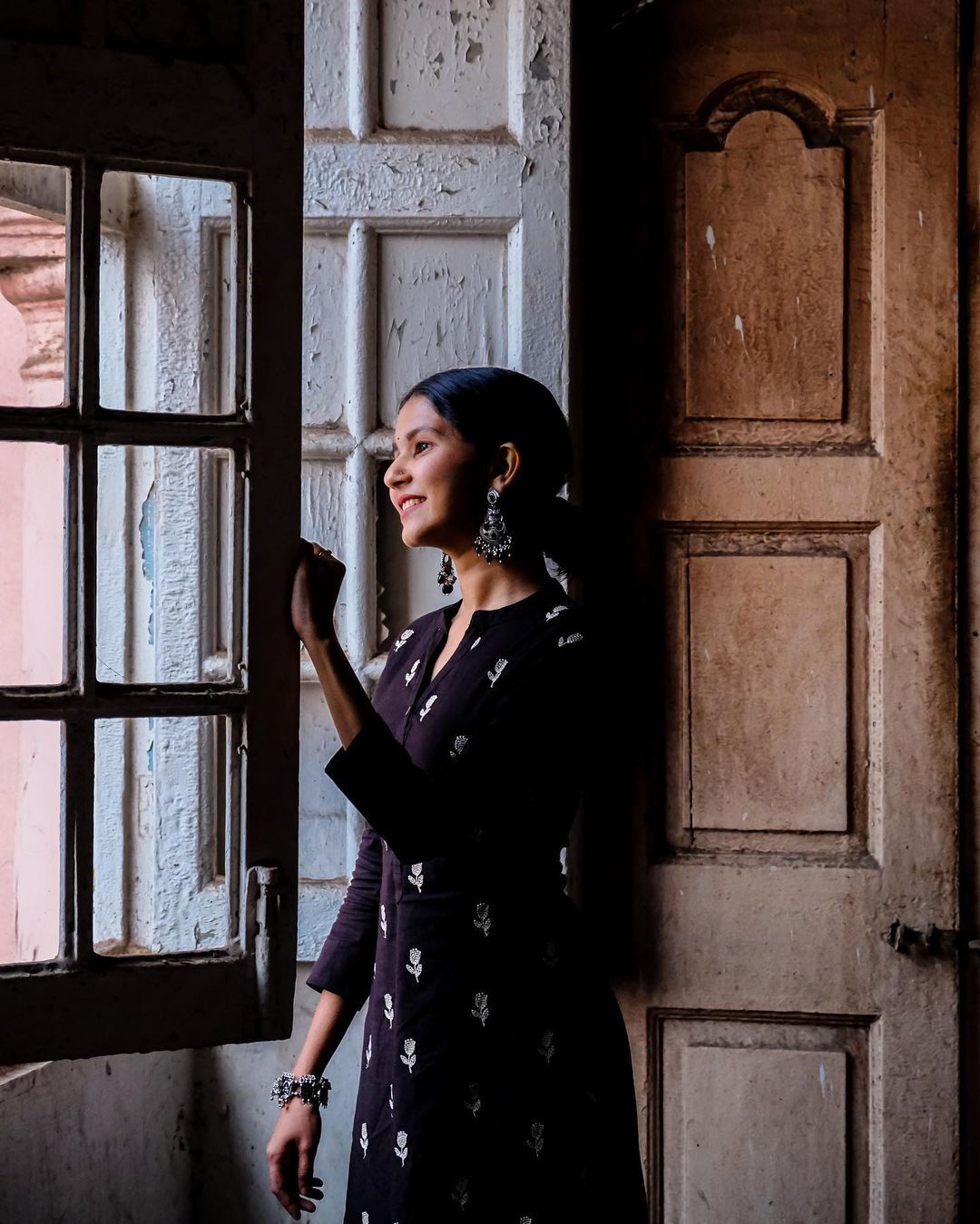 Actress Juhi Rustagi Trending On Social Media In Simple And Cute Look | Juhi Rustagi: 'വസ്ത്രവും ...