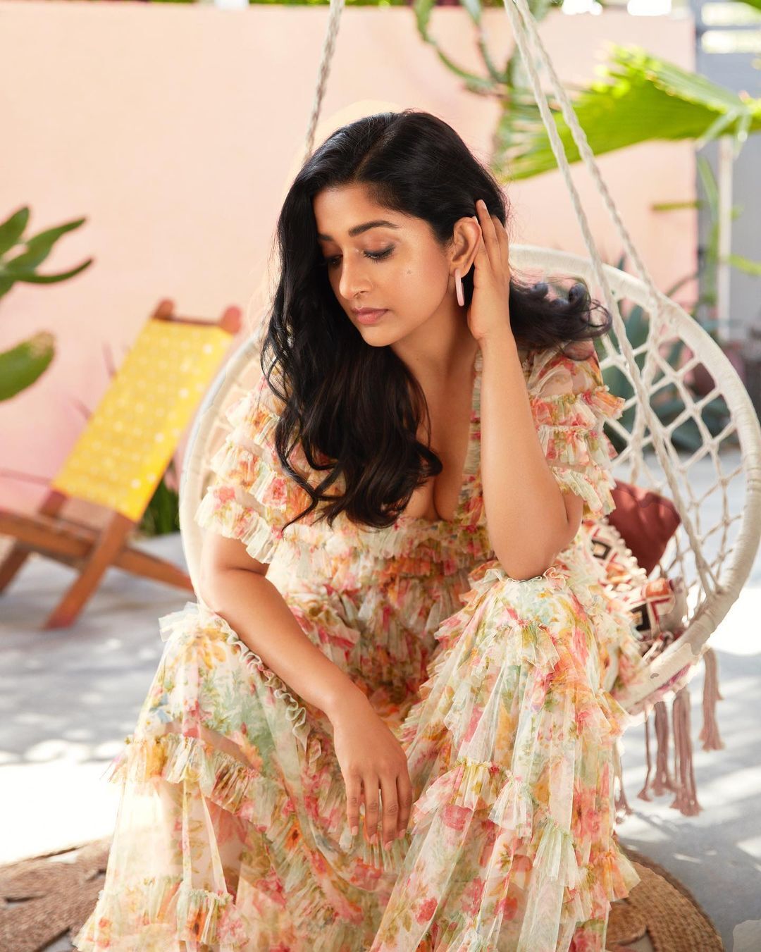 Actress Meera Jasmine New Bold And Stylish Look In Floral Dress Goes Viral On Instagram | Meera ...