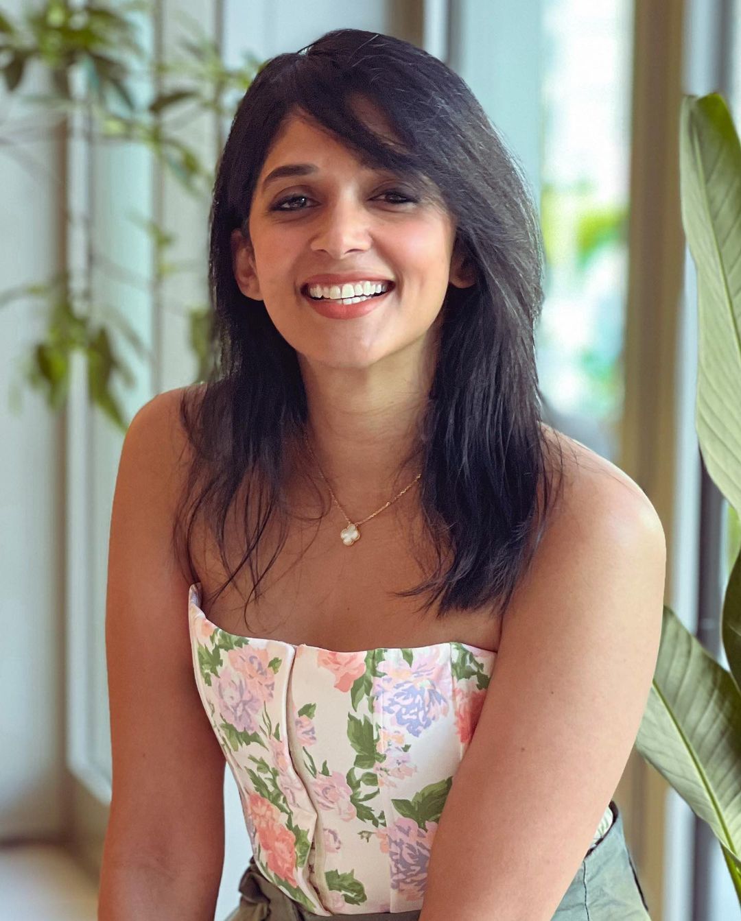 Actress Nyla Usha New Stunning Photos With Chai And Coffee Goes ...