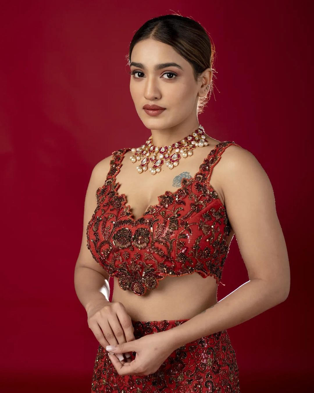 Actress Saniya Iyappan New Stylish And Bold Look In Red Out Is Trending On Social Media | Saniya ...