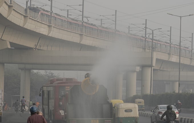 Thick Layer Of Smog Continues In New Delhi Photos: HD Images, Pictures ...