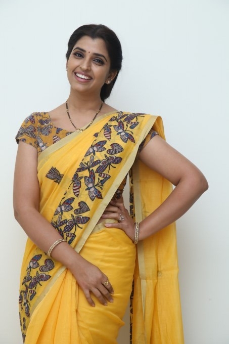 Anchor Shyamala Latest Photoshoot Photos: HD Images, Pictures, News ...