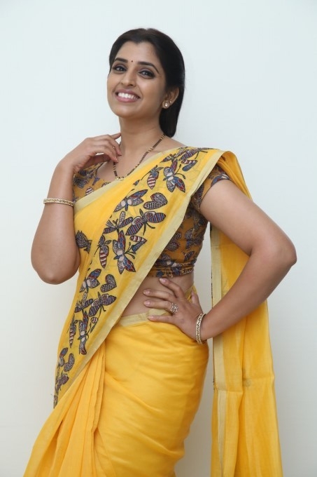 Anchor Shyamala Latest Photoshoot Photos: HD Images, Pictures, News ...
