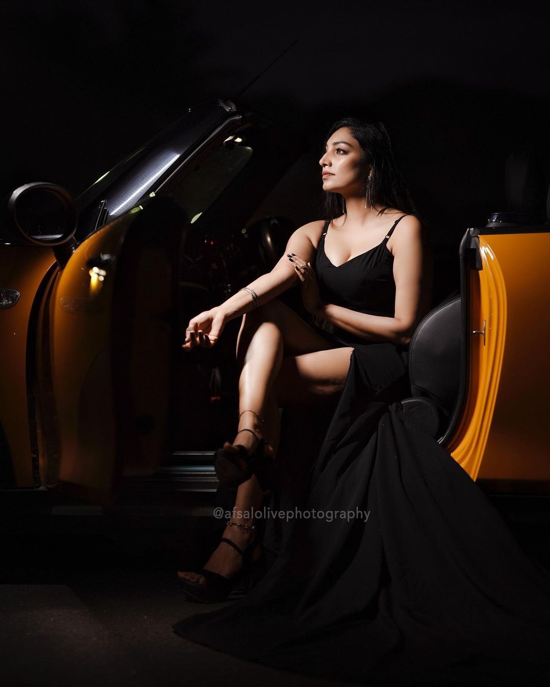 Bigg Boss Malayalam Fame Rithu Manthra Stunning Photoshoot Goes iral on ...
