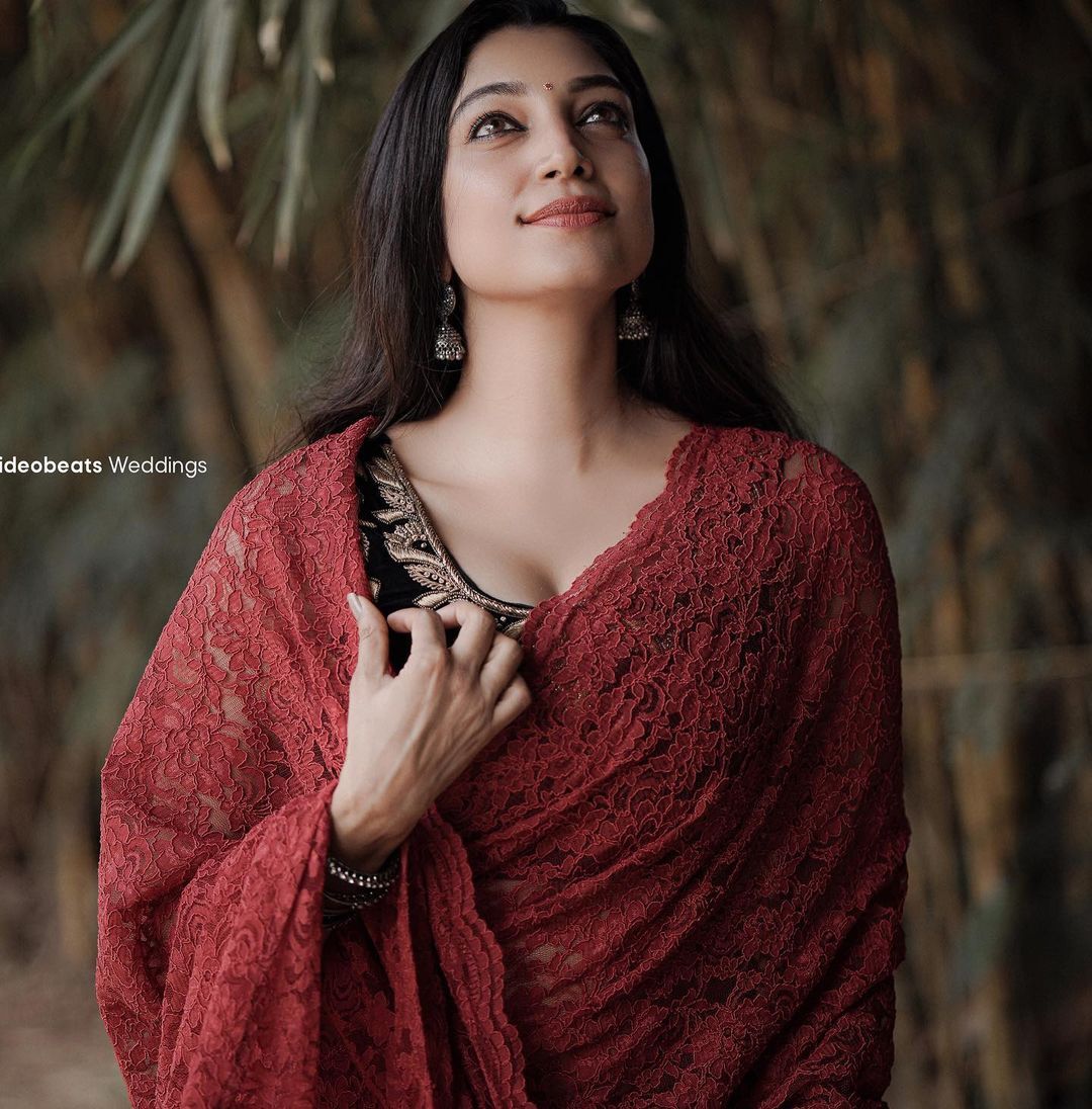 Bigg Boss Malayalam Fame Rithu Manthra Stunning Photoshoot Goes iral on ...