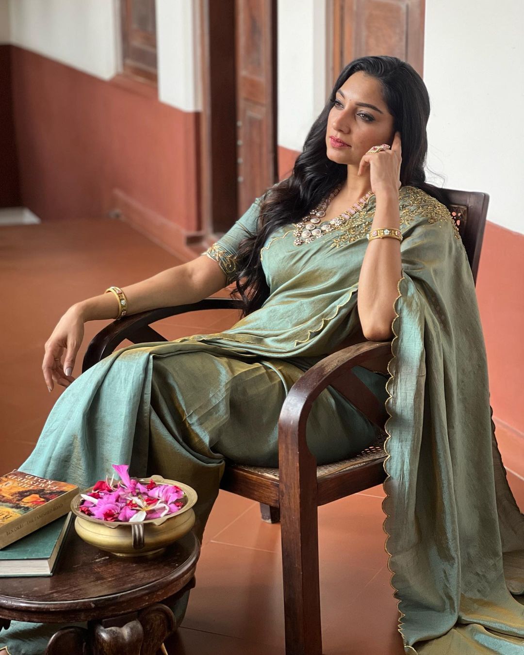 Bigg Boss Malayalam Fame Rithu Manthra Stunning Photoshoot Goes iral on ...