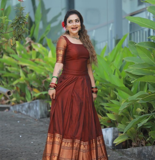 Check Out Singer Rimi Tomy Latest Photoshoot Photos: HD Images ...