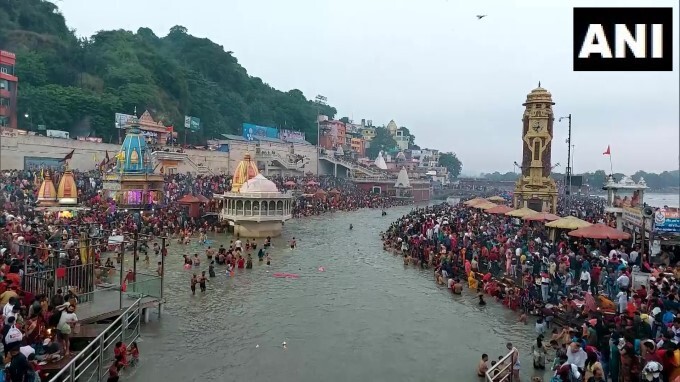 Devotees Take Holy Dip In River Ganga On The Occasion Of Kartik Purnima ...