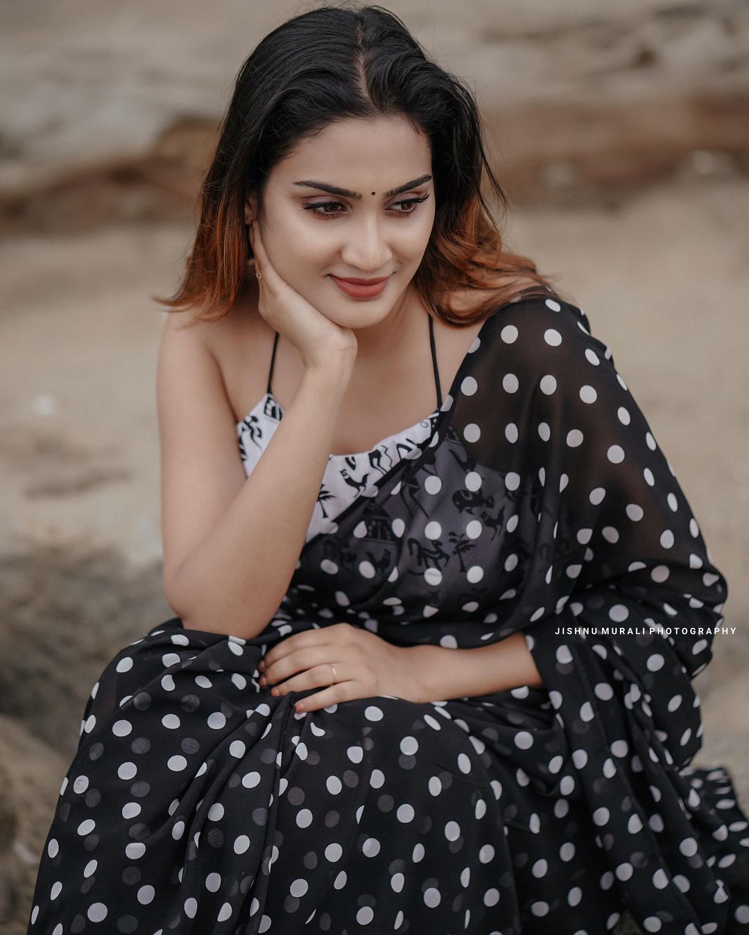 Mollywood Actress Aditi Ravi's Gorgeous Makeover in Dotted Saree Goes ...