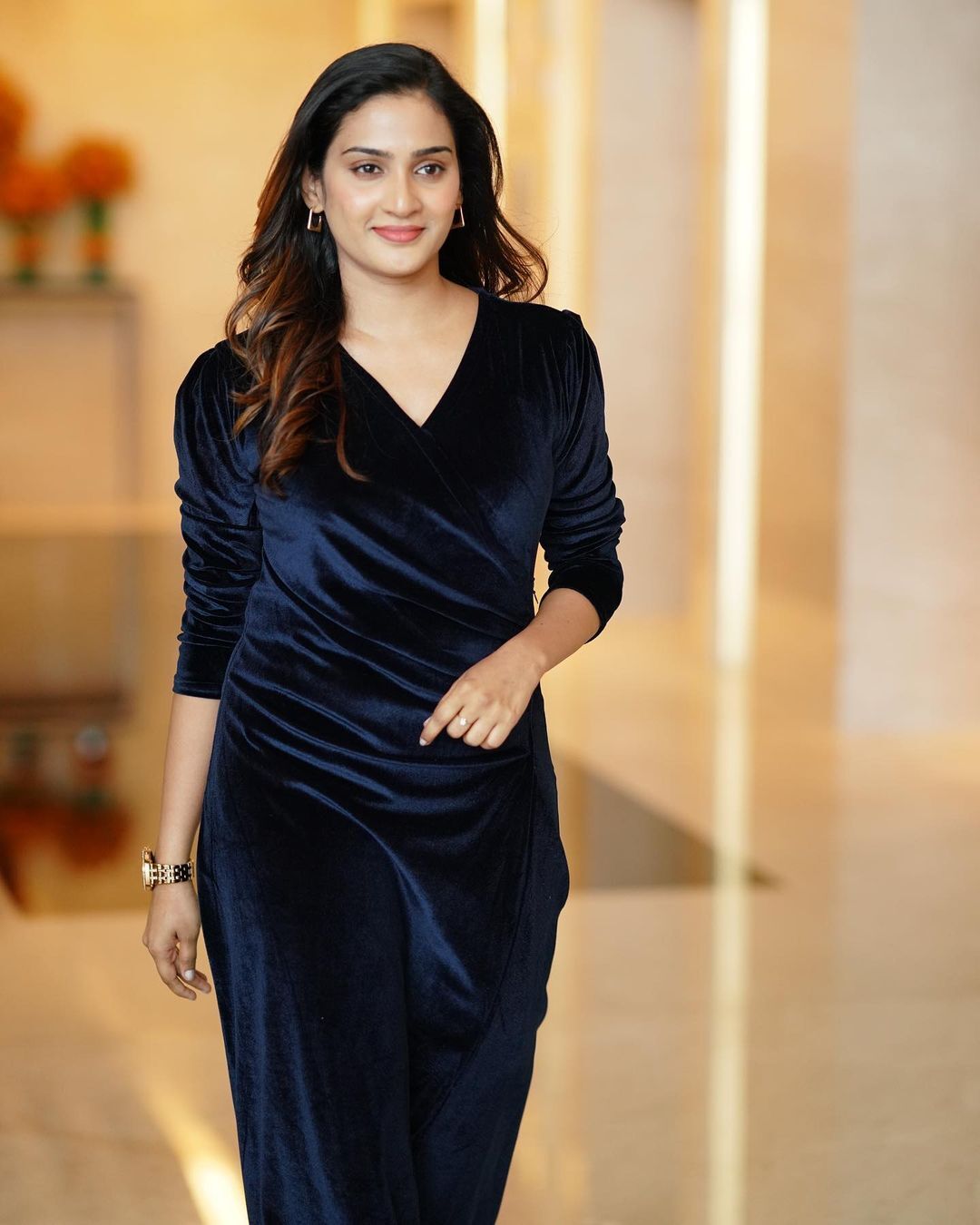 Mollywood Actress Aditi Ravi's Gorgeous Makeover in Dotted Saree Goes ...