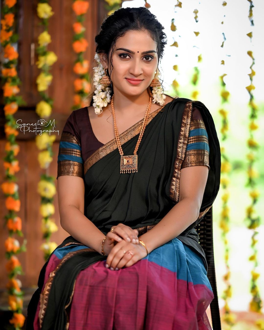 Mollywood Actress Aditi Ravi's Gorgeous Makeover in Dotted Saree Goes ...