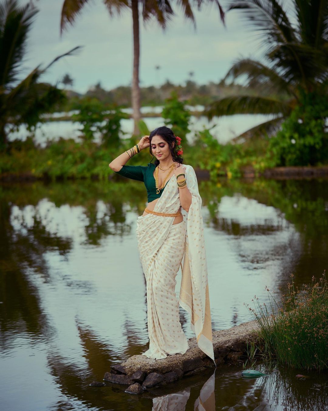 Mollywood Actress Deepti Sati's Keralapiravi Special Photoshoot in ...