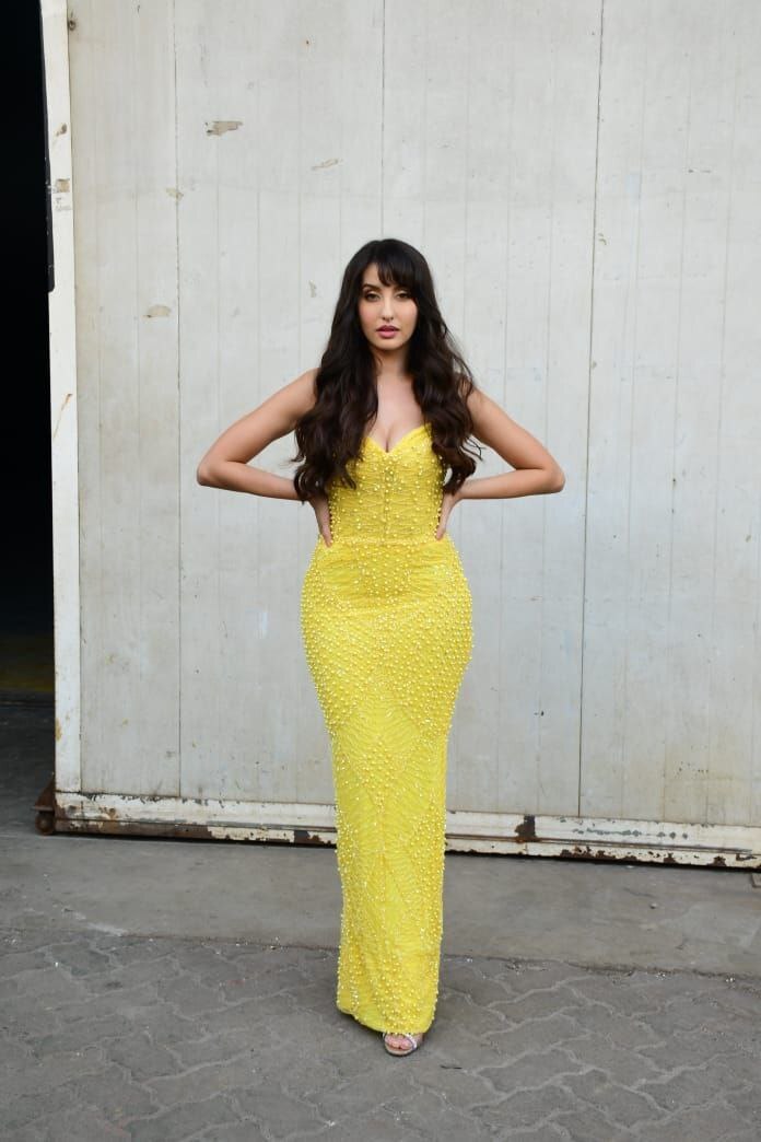 Nora Fatehi Photos: येलो थाई हाई स्लिट ड्रेस में नोरा फतेही दिखीं कमसिन ...