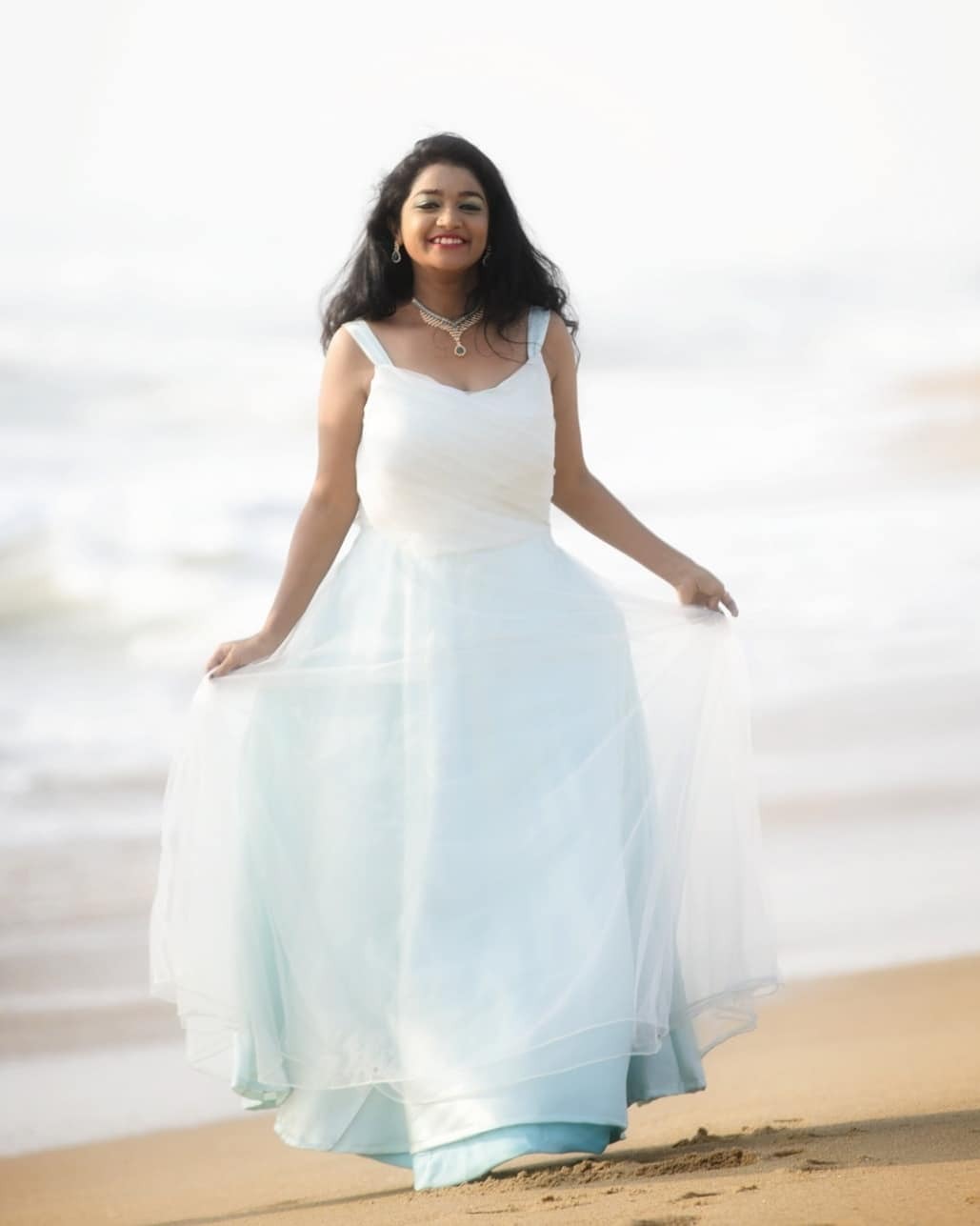 PHOTOS : குட்டி உடையில் க்யூட்டாக சிரிக்கும் நடிகை லாவண்யா.. ரசிகர்களை ...