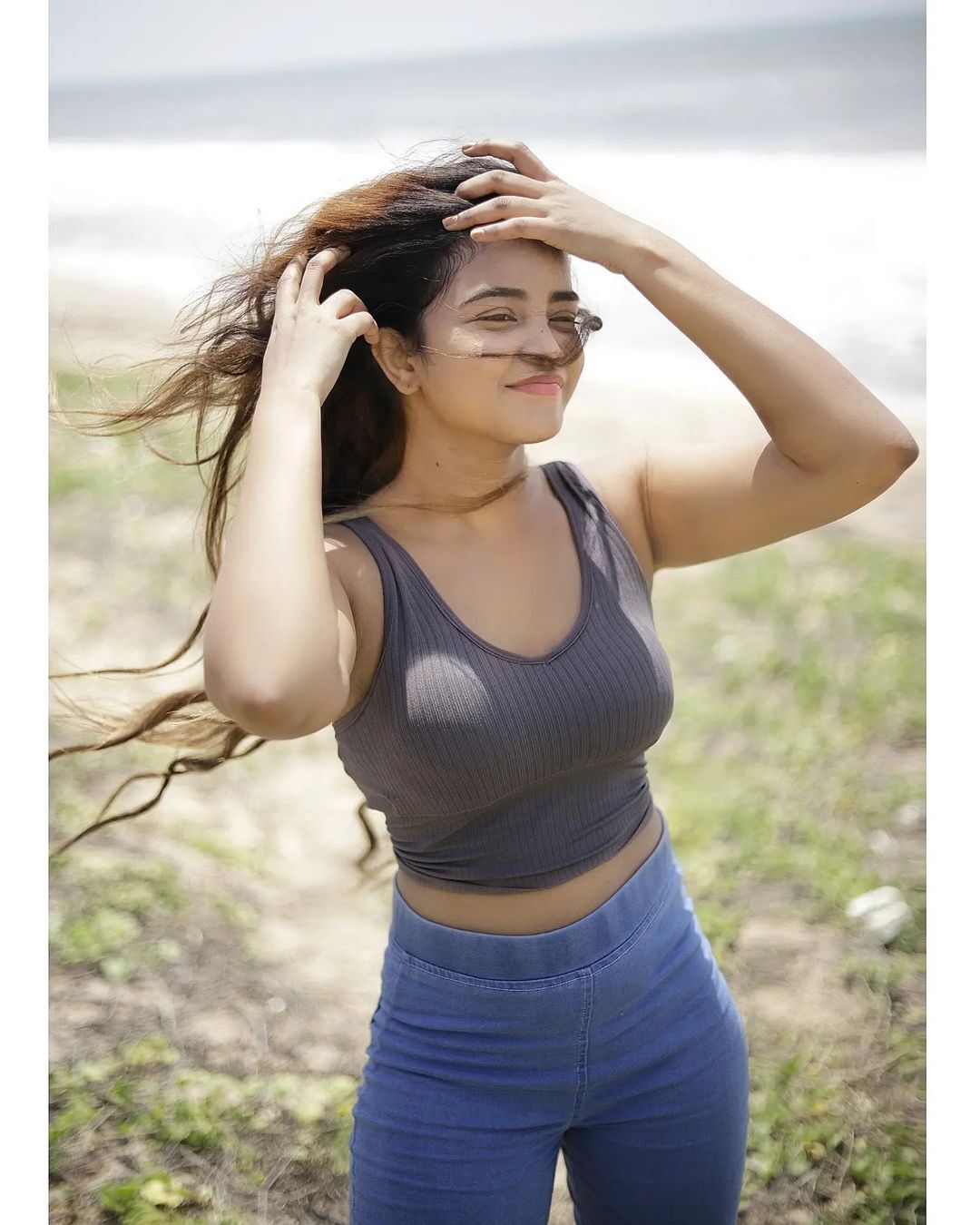 PHOTOS : ப்பா.. பிகினியில் பக்கா போஸ்.. மாடல் அழகி யுவஸ்ரீ ...