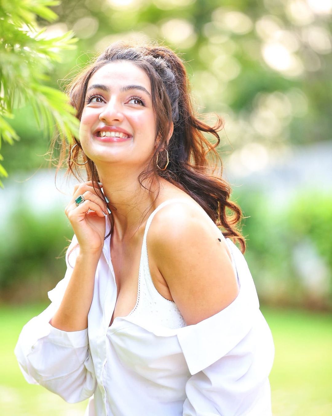 PHOTOS : டைட் டாப்பில் கூலாக போஸ் கொடுத்த ஷெர்லின் சேத்.. அசத்தலான லேட்டஸ்ட் க்ளிக்ஸ் இதோ ...