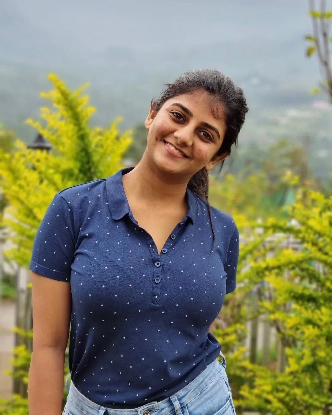 PHOTOS : சைடு போஸில் ரசிகர்களை சொக்கவைக்கும் சீரியல் நடிகை ...