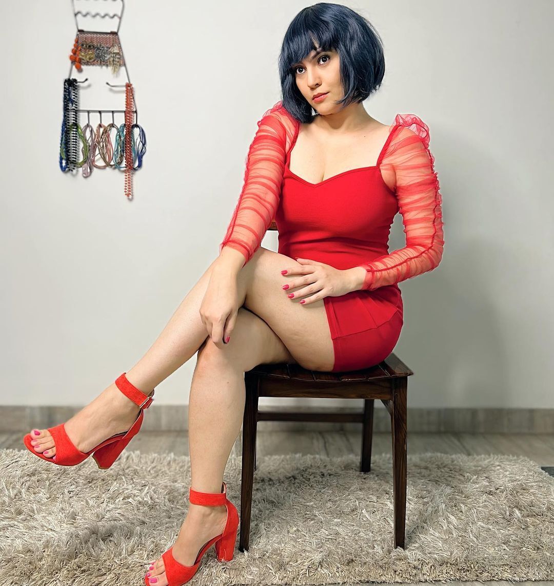 PHOTOS : வாவ்.. கேஷுவல் லுக்கில் மனதை மயக்கும் பிக் பாஸ் ஷெரின்.. ஸ்டன்னிங் பிக்ஸ் இதோ ...