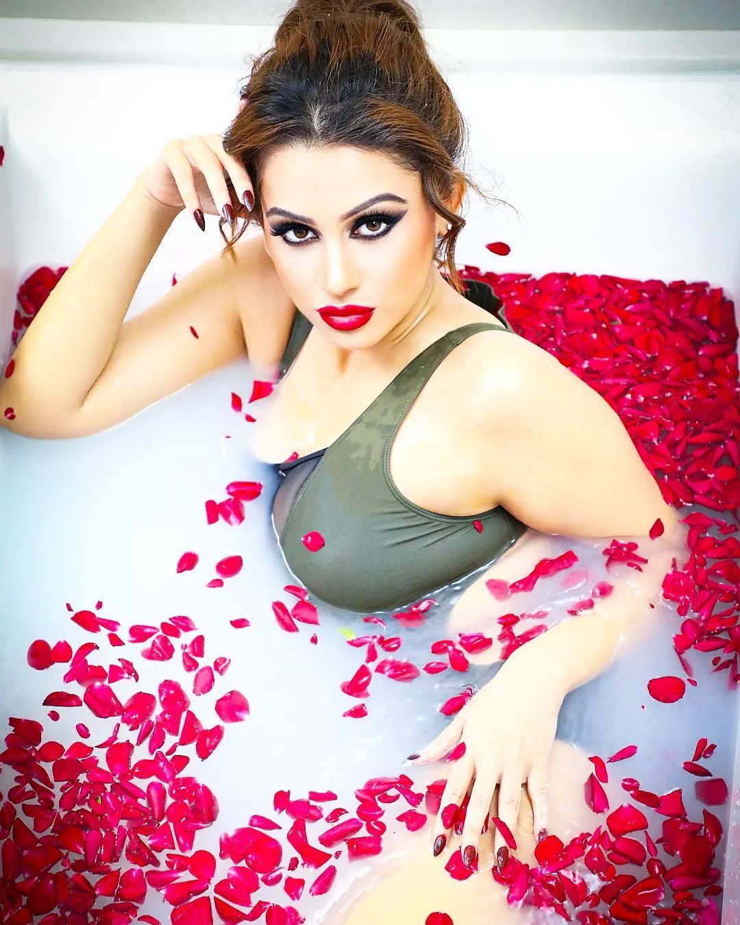 PHOTOS : அழகு கொஞ்சும் தேவதை..! மாடல் அழகி கெனிஷா அவஸ்தியின் அசத்தல் போட்டோஸ்.. | model Kenisha ...