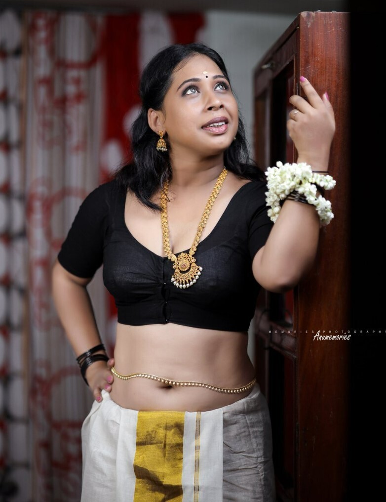 PHOTOS : பிகினியில் கேரள மாடல் அழகி கவுரி மேத்யூஸ்.. ஹார்ட் பீட்டை அதிகரிக்கும் லேட்டஸ்ட் ...