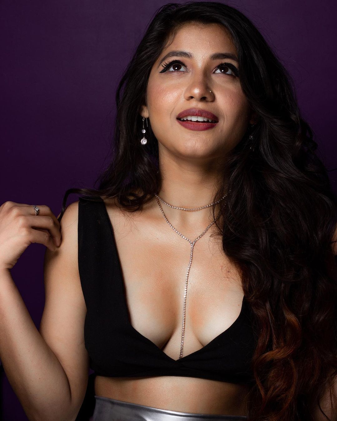 photos : ப்பா.. அப்படியொரு அழகில் ரசிகர்களை ஈர்க்கும் சாக்ஷி ஸ்ரீவாஸ் .. அசரவைக்கும் ரீசண்ட் ...