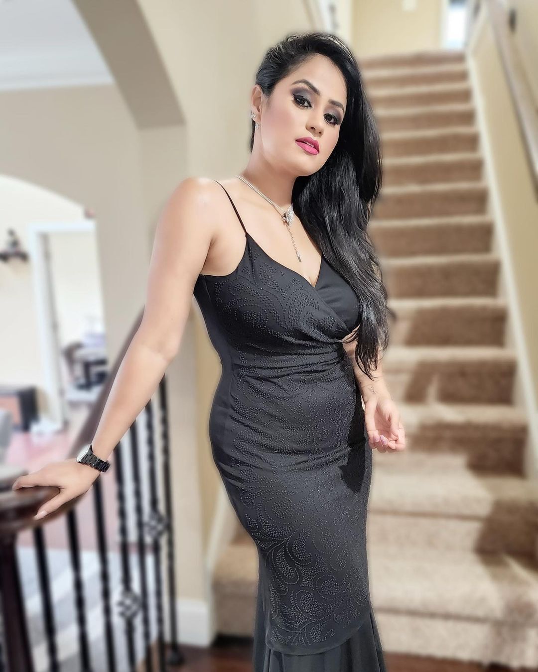 PHOTOS : அசத்தும் அழகு..! மாடல் நந்தினி படேலின் அசத்தல் பிக்ஸ் இதோ ...