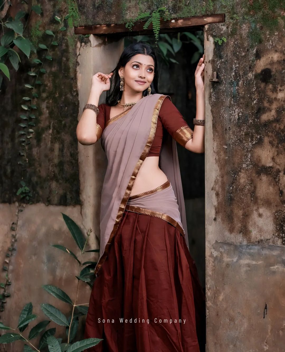 PHOTOS : அழகிய பூவே..! கலர்புல் உடையில் கலக்கல் போஸ் கொடுத்த தனன்யா ...