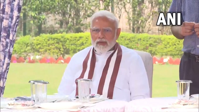 PM Modi Visit Veteran BJP Leader LK Advani On His 95th Birthday Photos ...