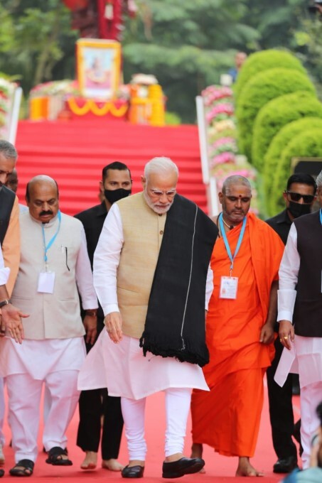 ಬೆಂಗಳೂರಿನಲ್ಲಿ ಕಂಬಳಿ ಹೊದ್ದು ಗಮನ ಸೆಳೆದ ಪ್ರಧಾನಿ ನರೇಂದ್ರ ಮೋದಿ | Prime ...