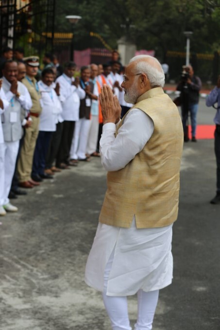 ಬೆಂಗಳೂರಿನಲ್ಲಿ ಕಂಬಳಿ ಹೊದ್ದು ಗಮನ ಸೆಳೆದ ಪ್ರಧಾನಿ ನರೇಂದ್ರ ಮೋದಿ | Prime ...