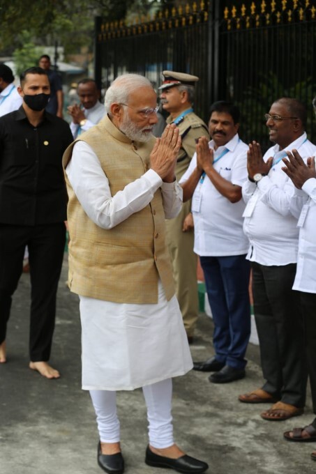 ಬೆಂಗಳೂರಿನಲ್ಲಿ ಕಂಬಳಿ ಹೊದ್ದು ಗಮನ ಸೆಳೆದ ಪ್ರಧಾನಿ ನರೇಂದ್ರ ಮೋದಿ | Prime ...