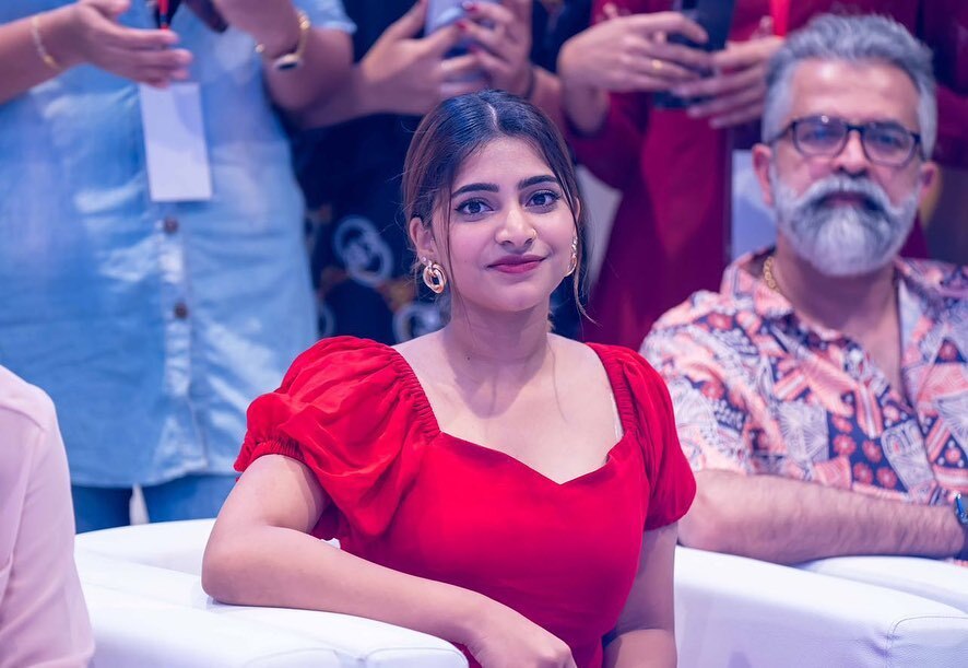 Saturday Night Fame Malavika Sreenath's New Makeover in Saree Made Wow Among Fans | Malavika ...