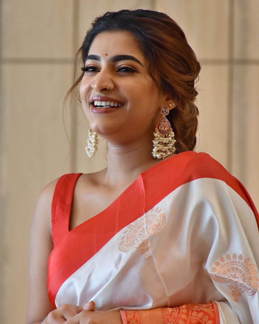 Saturday Night Fame Malavika Sreenath's New Makeover in Saree Made Wow ...