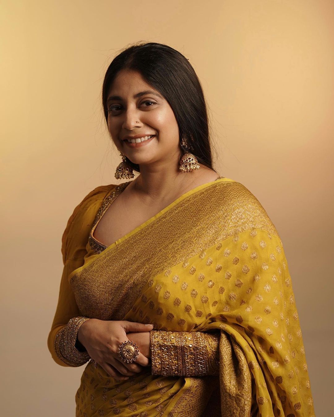 Singer Abhaya Hiranmayi's Glamorous Entry in DC School Of Architeture ...